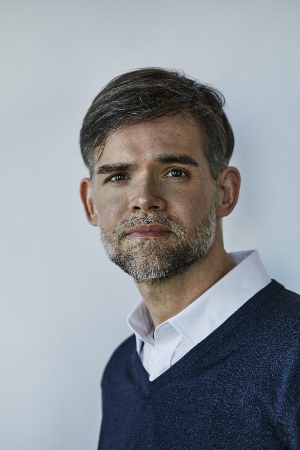 【JIF2023】グレゴリー・ケズナジャット「翻訳と創作の間」 – 日本会議通訳者協会